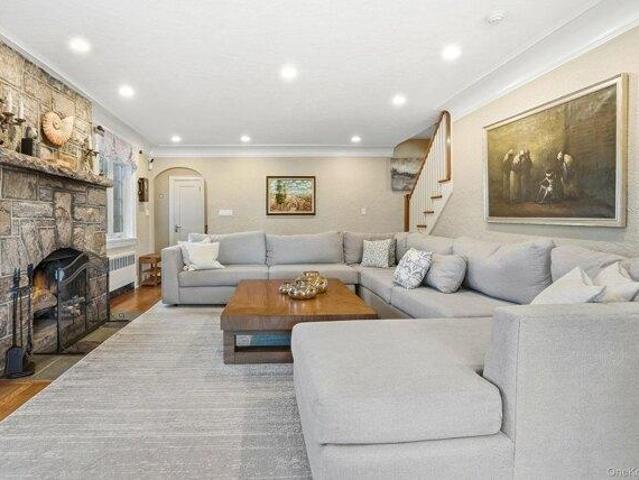 house with 4 bedroom, New Rochelle NY DLS101802003