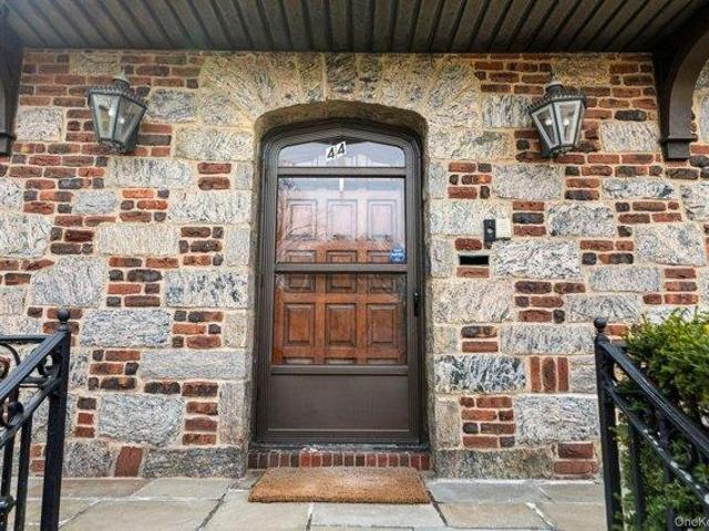 house with 4 bedroom, New Rochelle NY DLS102282165