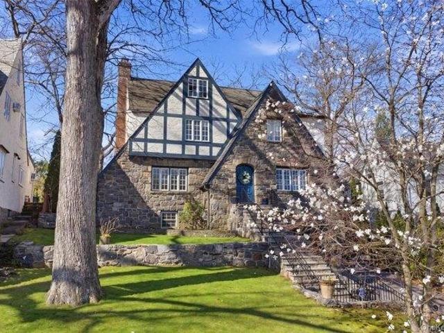 house with 4 bedroom, New Rochelle NY DS101783614