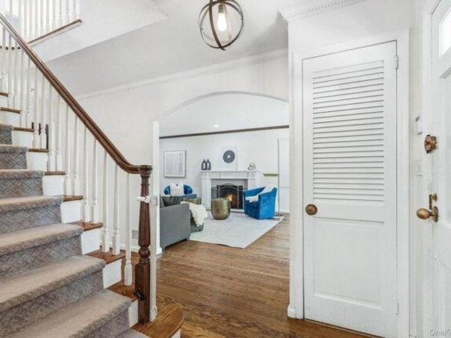 house with 4 bedroom, New Rochelle NY DS102279281