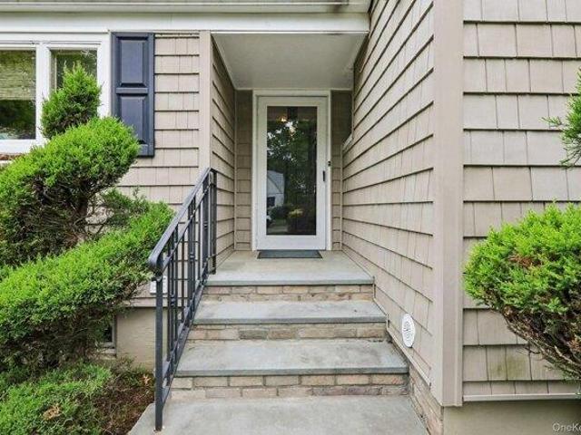 house with 4 bedroom, New Rochelle NY ES105191324