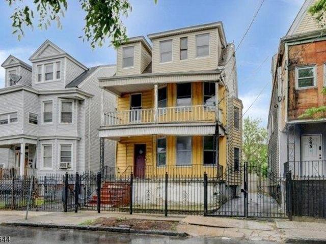 house with 4 bedroom, Newark NJ DLS102584504