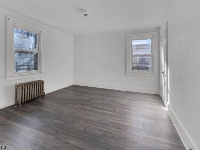 house with 4 bedroom, Newark NJ DLS102761294