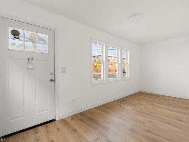 house with 4 bedroom, Newark NJ DLS102762768
