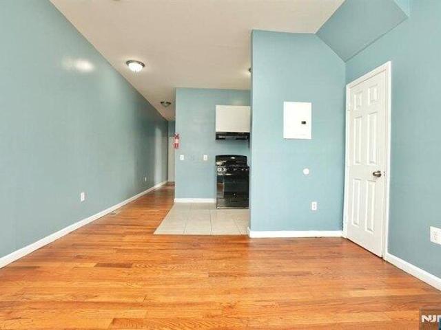 house with 4 bedroom, Newark NJ DS101707648