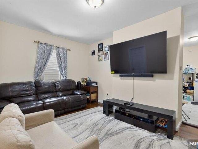 house with 4 bedroom, Newark NJ DS101750929