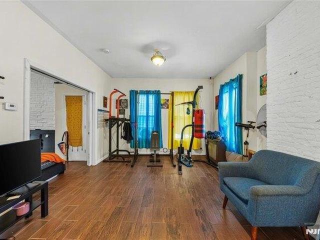 house with 4 bedroom, Newark NJ DS101897905