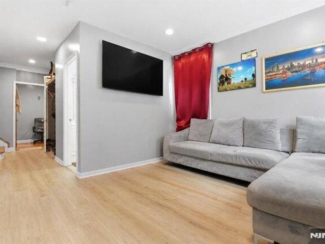 house with 4 bedroom, Newark NJ DS103189759