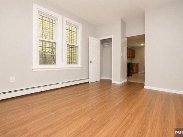 house with 4 bedroom, Newark NJ DS104187979
