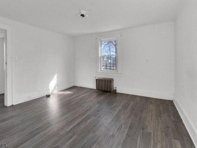 house with 4 bedroom, Newark NJ ES103158440