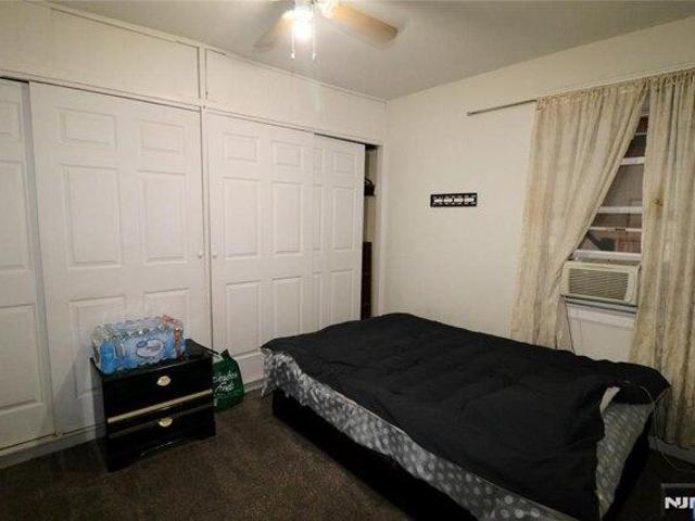 house with 4 bedroom, Newark NJ ES104947260