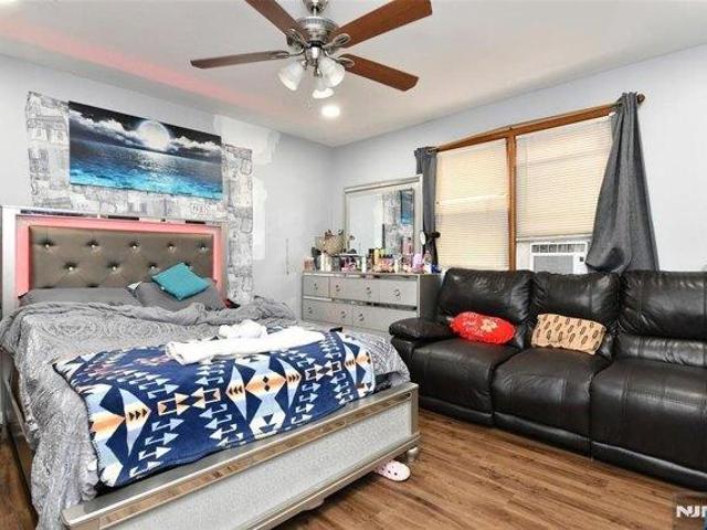 house with 4 bedroom, Newark NJ ES104148761
