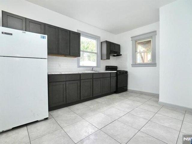 house with 4 bedroom, Newark NJ ES104189196