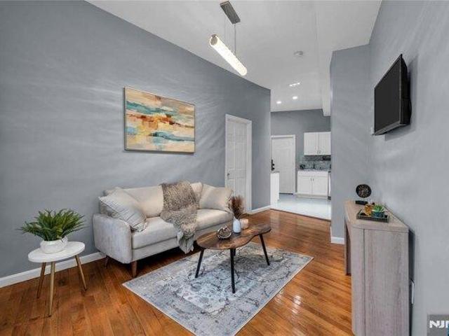 house with 4 bedroom, Newark NJ ES104376116