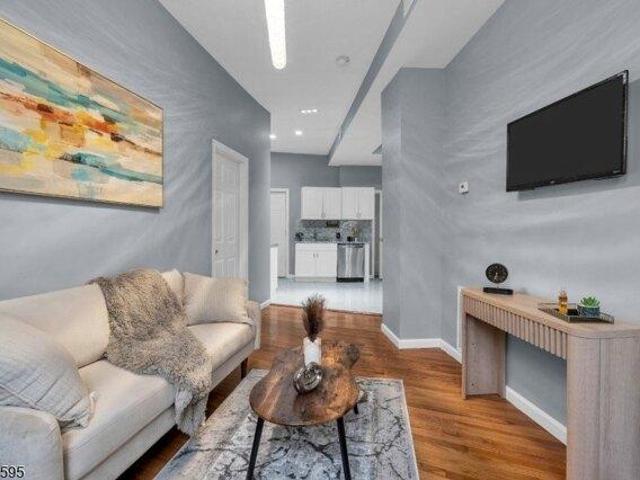 house with 4 bedroom, Newark NJ ES105552914