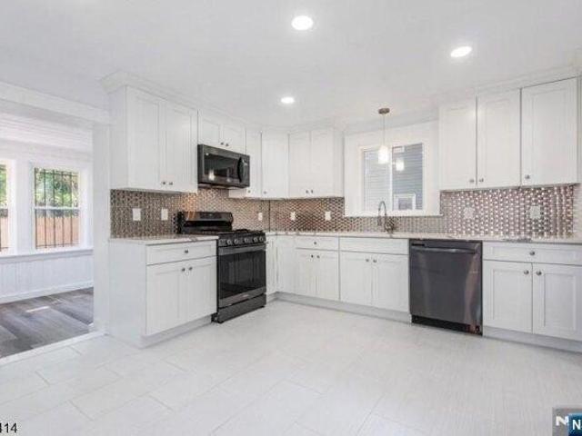house with 4 bedroom, Newark NJ ES105123169