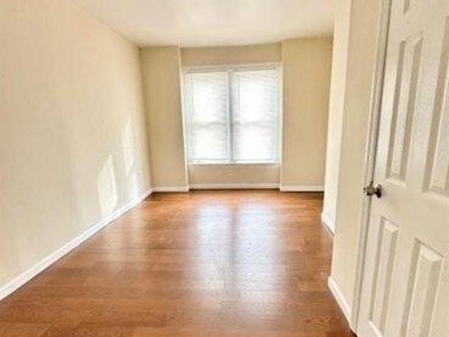 house with 4 bedroom, Newark NJ ES105144360