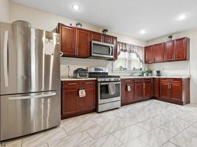 house with 4 bedroom, Newark NJ ES105158369