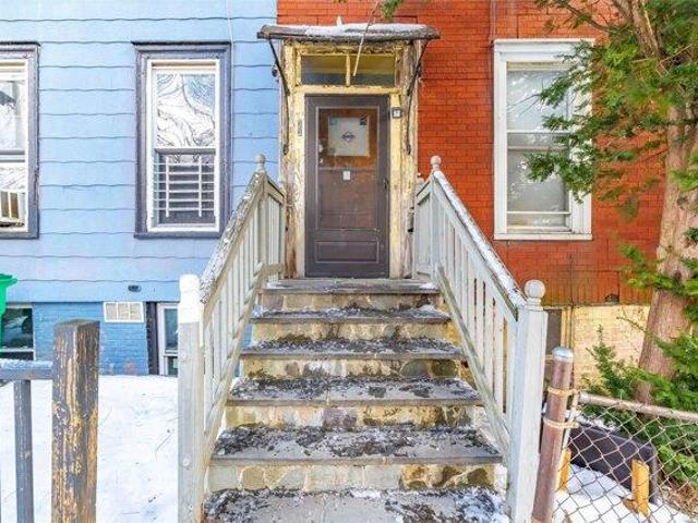house with 4 bedroom, Newburgh NY DLS89456813