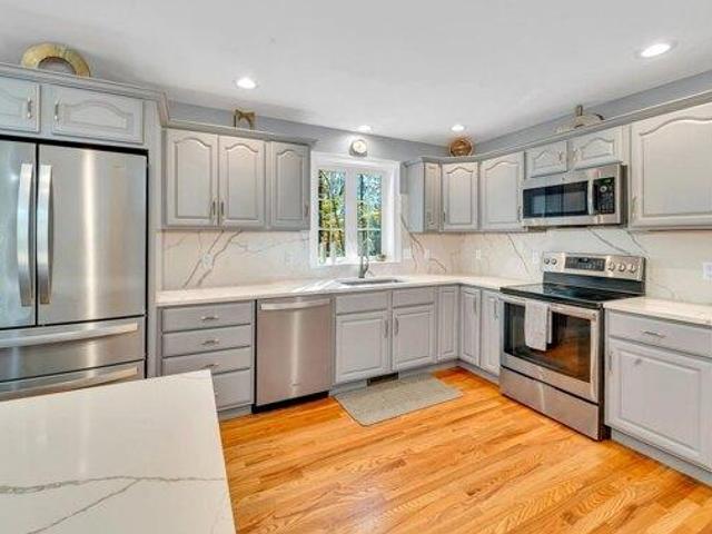 house with 4 bedroom, Newmarket NH DLS102345828