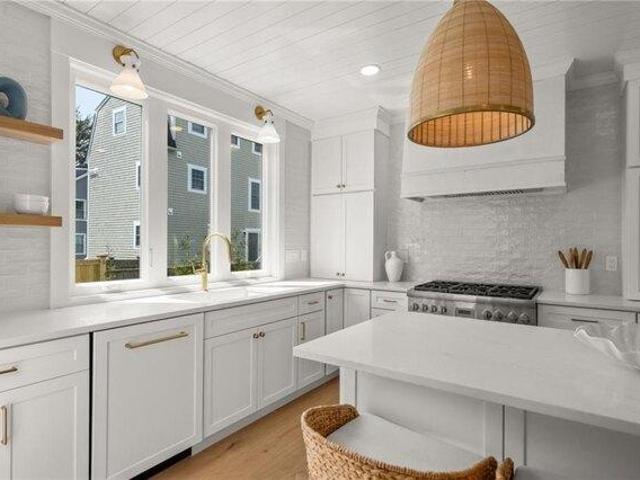 house with 4 bedroom, Newport RI ES104043933