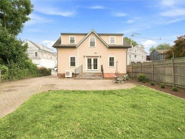 house with 4 bedroom, Newport RI ES104604513