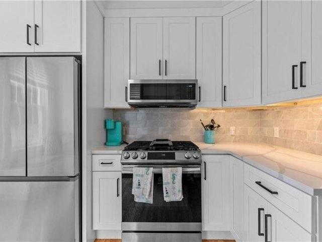 house with 4 bedroom, Newport RI ES105105980