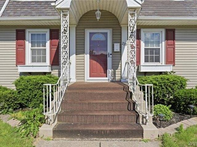house with 4 bedroom, North Tonawanda NY ES104905548