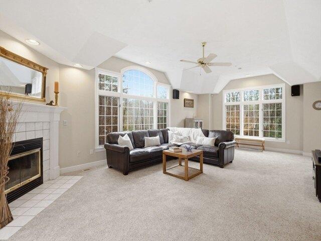 house with 4 bedroom, North Andover MA DLS102346299