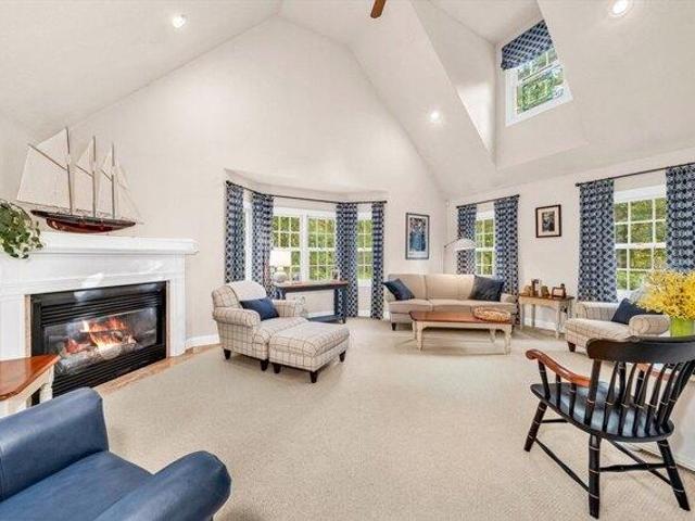 house with 4 bedroom, North Andover MA ES105175715