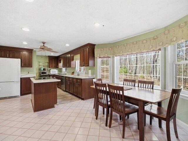 house with 4 bedroom, North Andover MA ES103431809