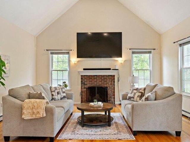 house with 4 bedroom, North Attleboro MA DS102371200