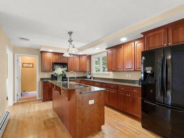 house with 4 bedroom, North Attleboro MA ES103663709