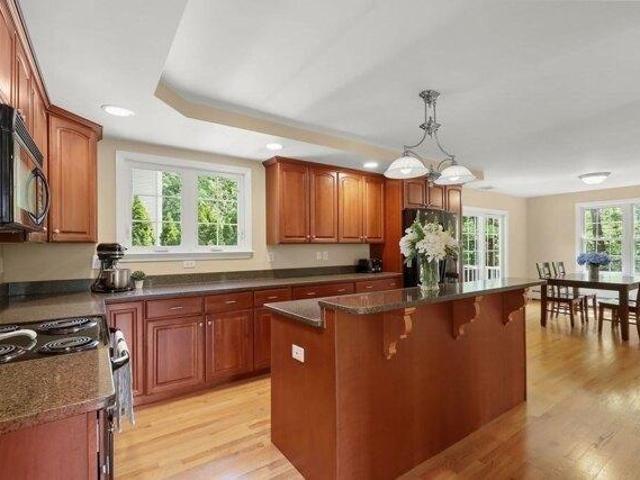 house with 4 bedroom, North Attleboro MA ES103221862