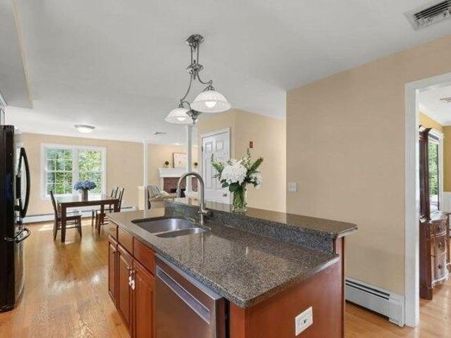 house with 4 bedroom, North Attleboro MA ES104044967
