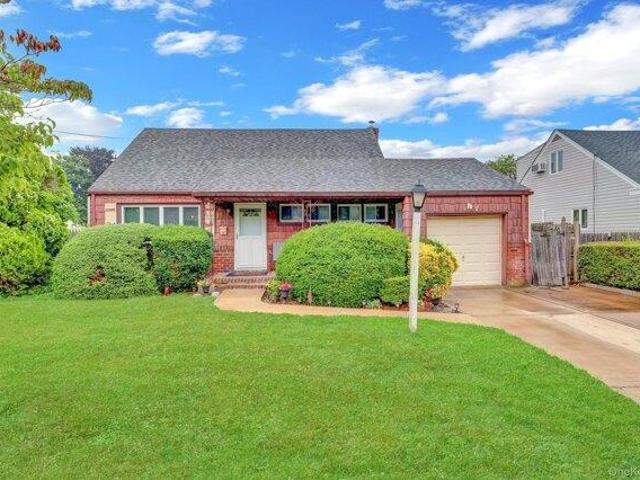 house with 4 bedroom, North Babylon NY DS103627337