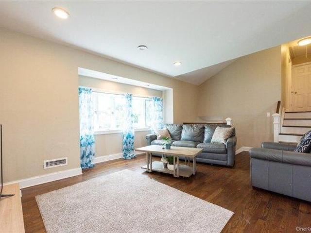 house with 4 bedroom, North Babylon NY ES103627036