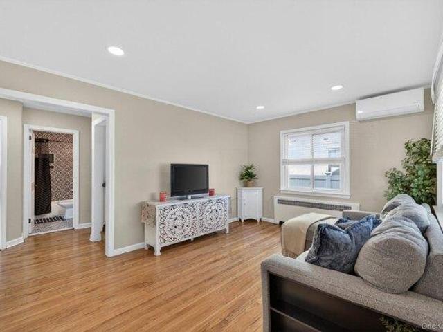 house with 4 bedroom, North Bellmore NY ES103622641