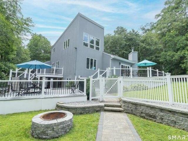 house with 4 bedroom, North Branford CT ES105191144