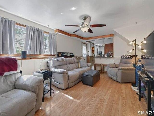 house with 4 bedroom, North Branford CT ES105192561