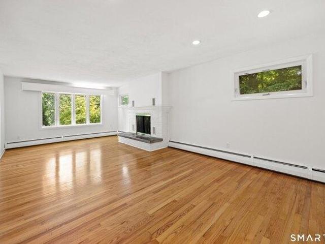 house with 4 bedroom, North Branford CT ES105113270
