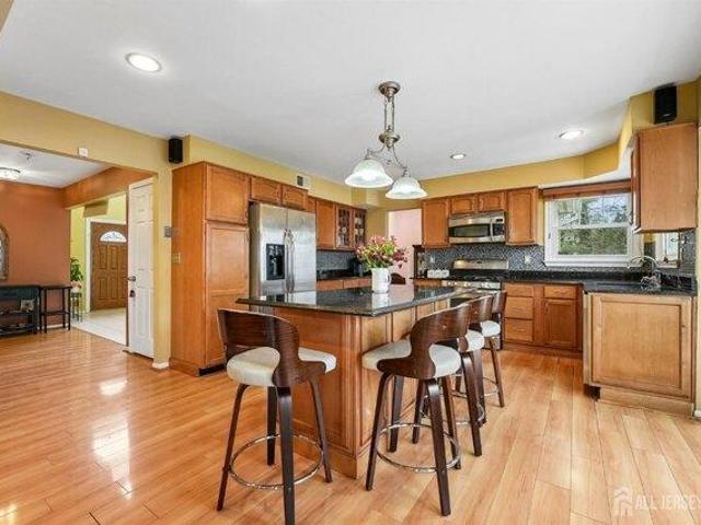 house with 4 bedroom, North Brunswick NJ DS101747942