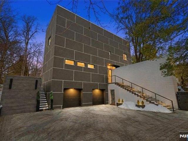 house with 4 bedroom, North Caldwell NJ DS102828213