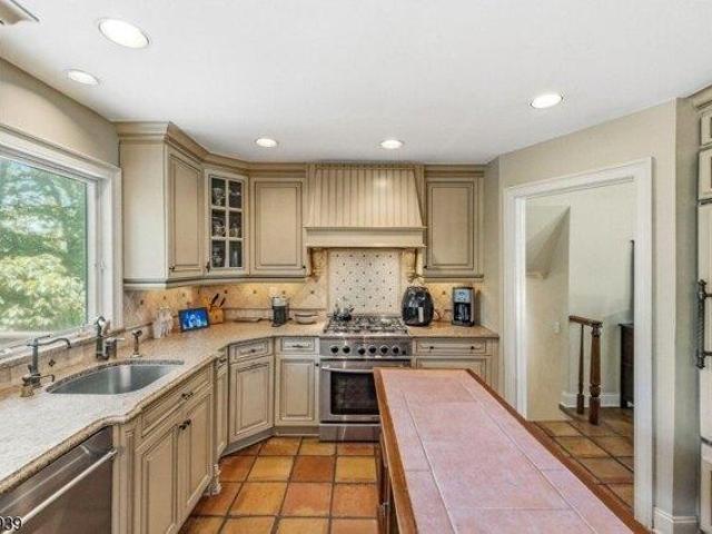 house with 4 bedroom, North Caldwell NJ ES104905758