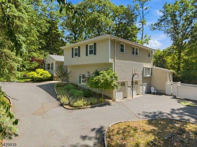 house with 4 bedroom, North Caldwell NJ ES105125507