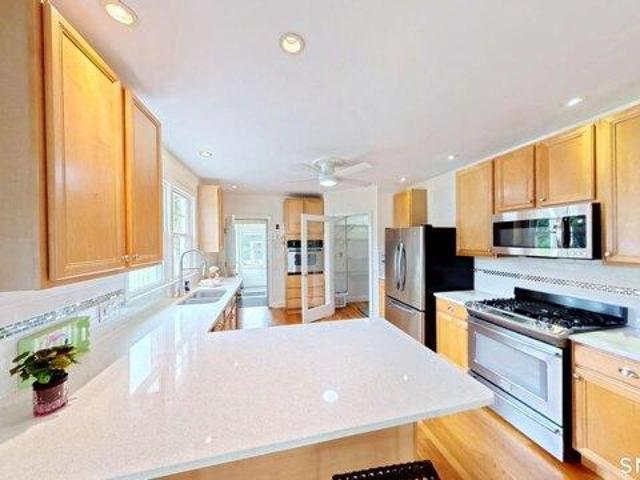 house with 4 bedroom, North Haven CT DLS102761887