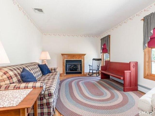 house with 4 bedroom, North Haven CT DS104151454