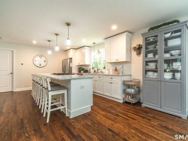 house with 4 bedroom, North Haven CT ES104265479