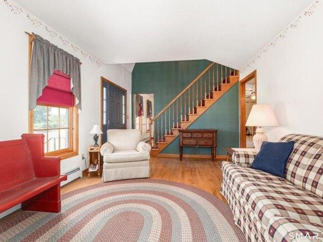 house with 4 bedroom, North Haven CT ES105173063