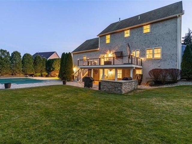 house with 4 bedroom, North Kingstown RI DLS101800987